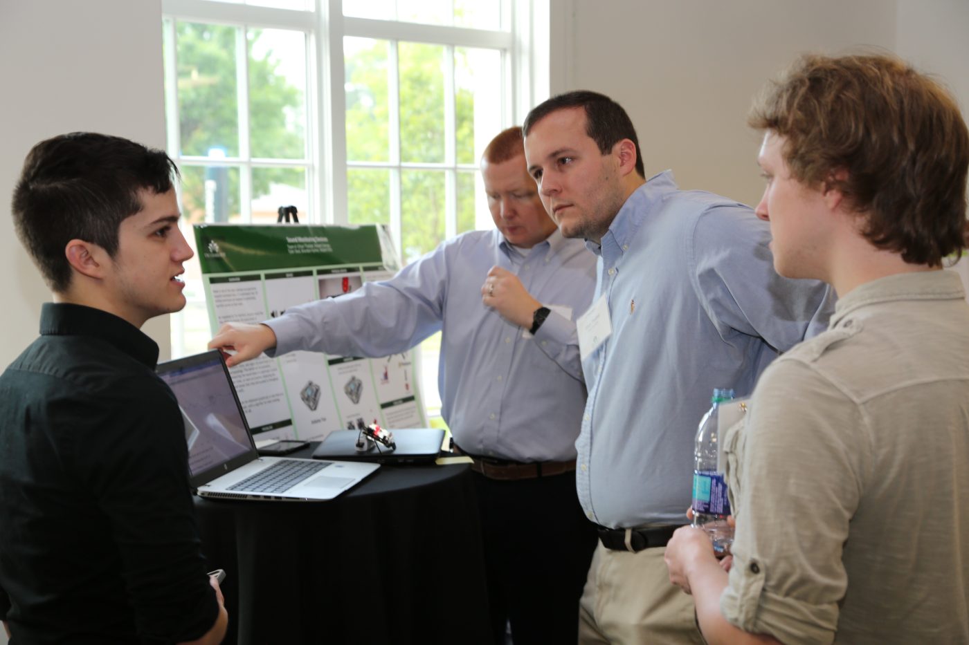 2016 Spring Innovative Project Showcase - College of Computing and ...